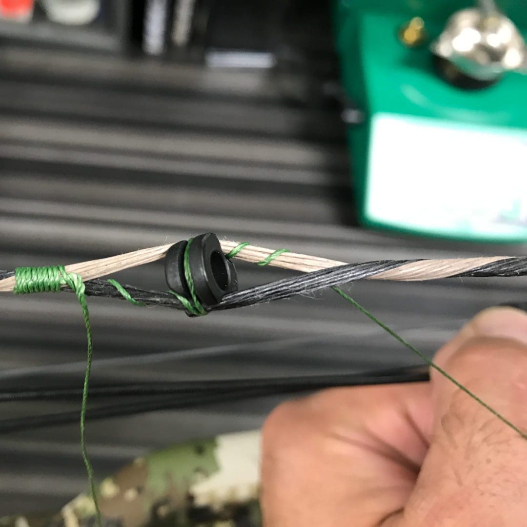 How to Properly Tie in a Peep Sight - Western Hunter