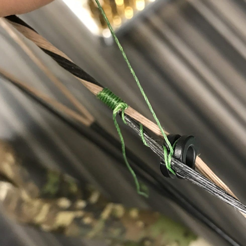 How to Properly Tie in a Peep Sight - Western Hunter