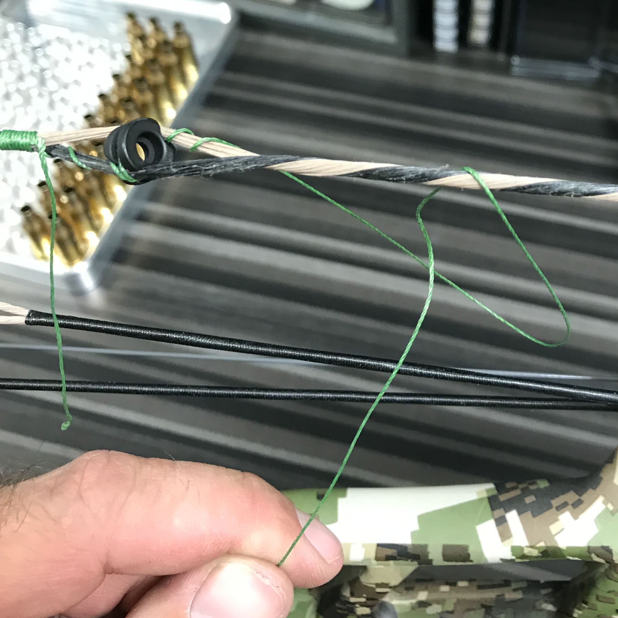 How to Properly Tie in a Peep Sight - Western Hunter